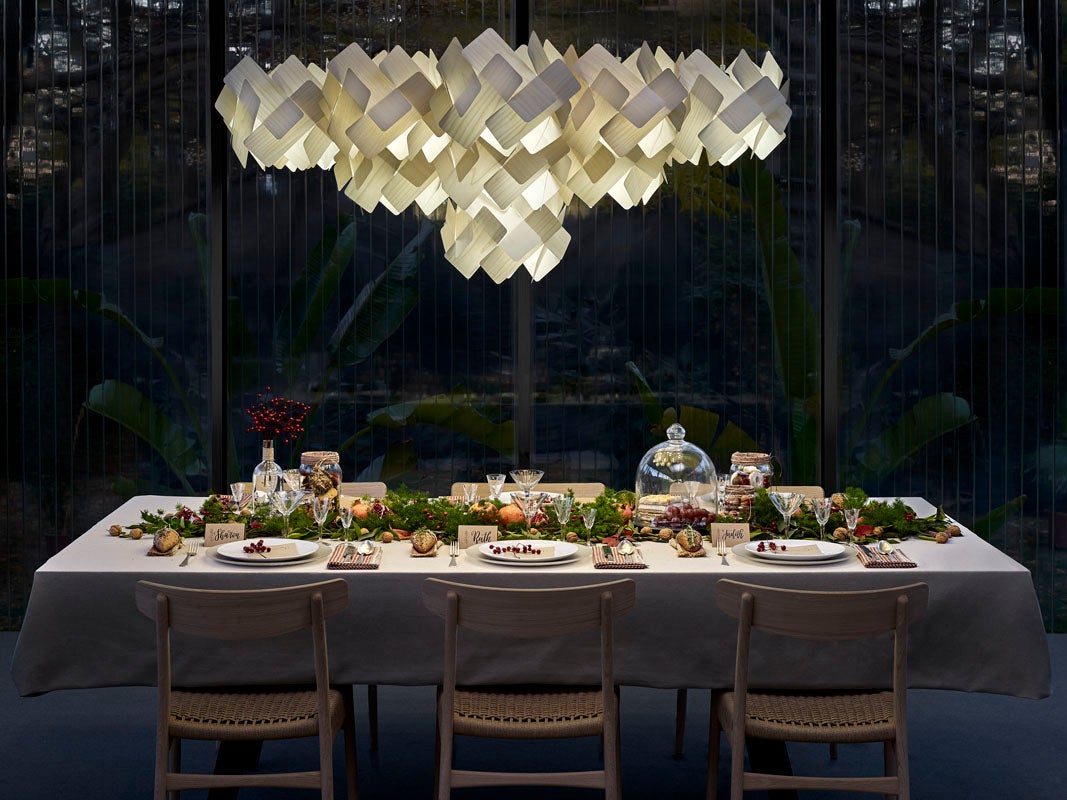 Mesas con iluminación diferente en Navidad | Guía Repsol | Guía Repsol