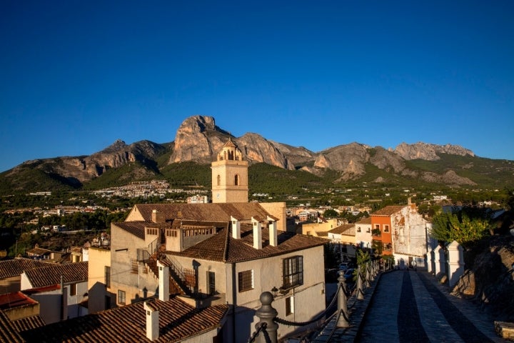 El pueblo mediterráneo al que le sienta bien el otoño | Guía Repsol