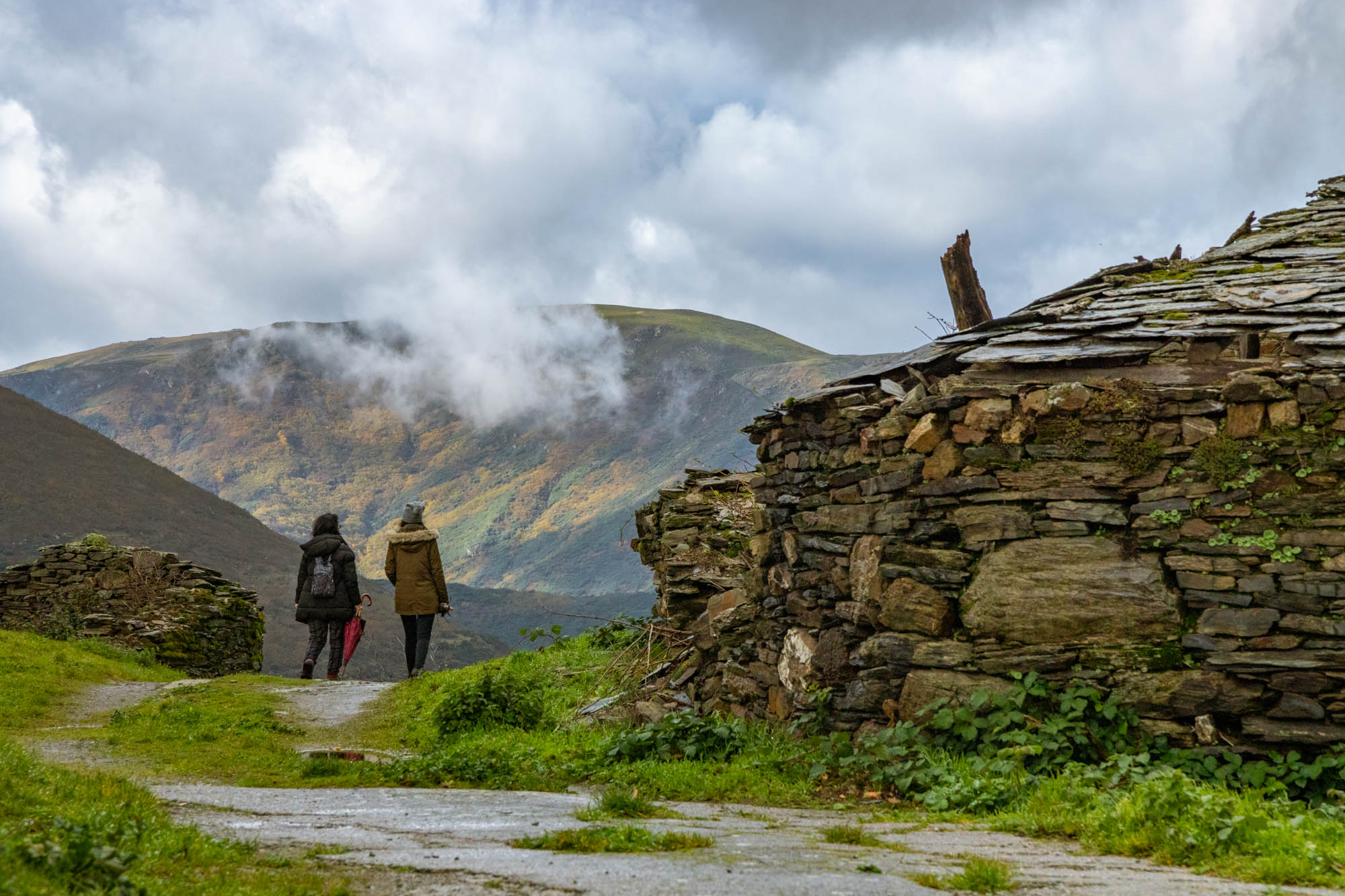 Rutas literarias: la Cabrera Baja (León) con Ramón Carciner | Guía Repsol